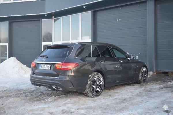 Black Mercedes-Benz C 300 2020 in Kaunas, with an engine capacity of 1.95 L and mileage of 124 thousand km for 21000 €, photo 6 on AUTOMOTO.COM.LV
