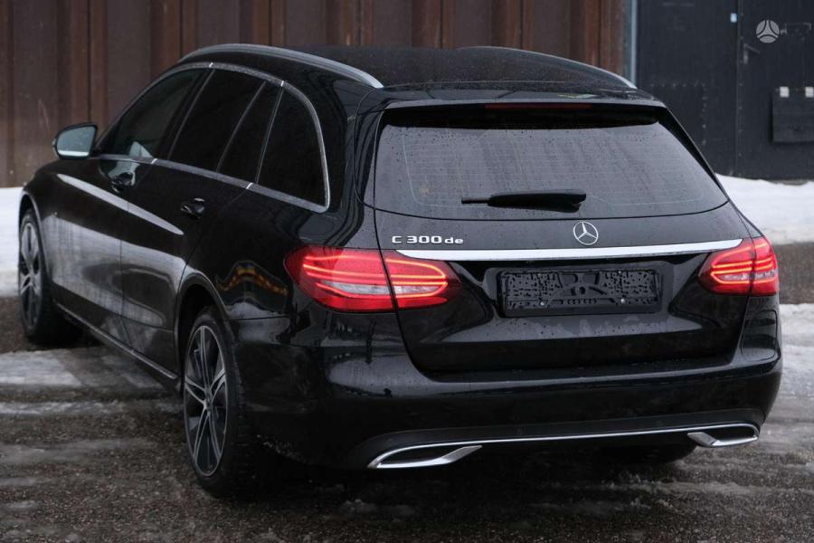 Melns Mercedes-Benz C 300 2020 Kauņa, ar dzinēja tilpumu 1.95 L un nobraukumu 224 tūkst. km par 16300 €, foto 5 vietnē AUTOMOTO.COM.LV