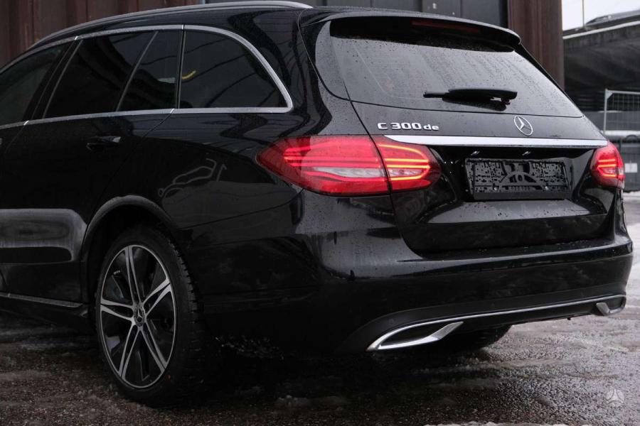 Melns Mercedes-Benz C 300 2020 Kauņa, ar dzinēja tilpumu 1.95 L un nobraukumu 224 tūkst. km par 16300 €, foto 6 vietnē AUTOMOTO.COM.LV