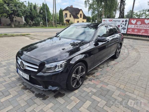 Black Mercedes-Benz C 300 2020 in Ogre, with an engine capacity of 2.00 L and mileage of 245 thousand km for 17500 €, photo 1 on AUTOMOTO.COM.LV