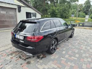 Black Mercedes-Benz C 300 2020 in Ogre, with an engine capacity of 2.00 L and mileage of 245 thousand km for 17500 €, photo 6 on AUTOMOTO.COM.LV