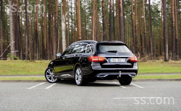 Black Mercedes-Benz C 300 2020 in Riga, with an engine capacity of 2.00 L and mileage of 167 thousand km for 20850 €, photo 2 on AUTOMOTO.COM.LV