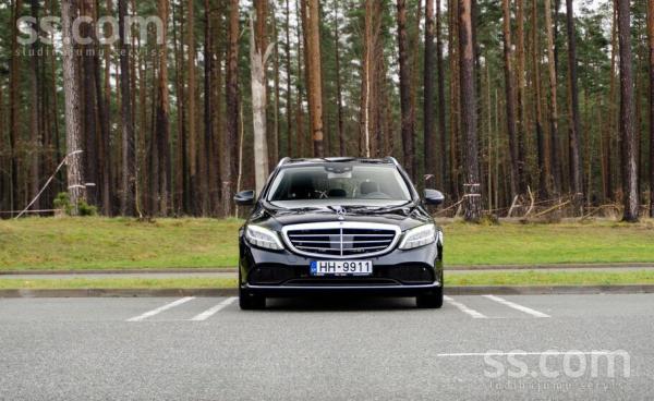 Black Mercedes-Benz C 300 2020 in Riga, with an engine capacity of 2.00 L and mileage of 167 thousand km for 20850 €, photo 5 on AUTOMOTO.COM.LV