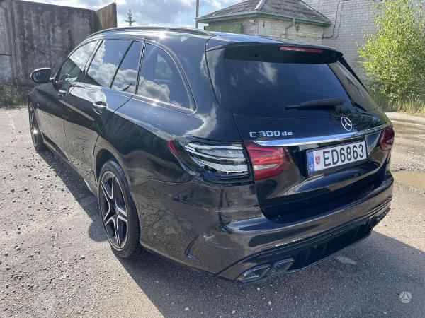 Melns Mercedes-Benz C 300 2020 Šauļi, ar dzinēja tilpumu 2.00 L un nobraukumu 115 tūkst. km par 15800 €, foto 5 vietnē AUTOMOTO.COM.LV