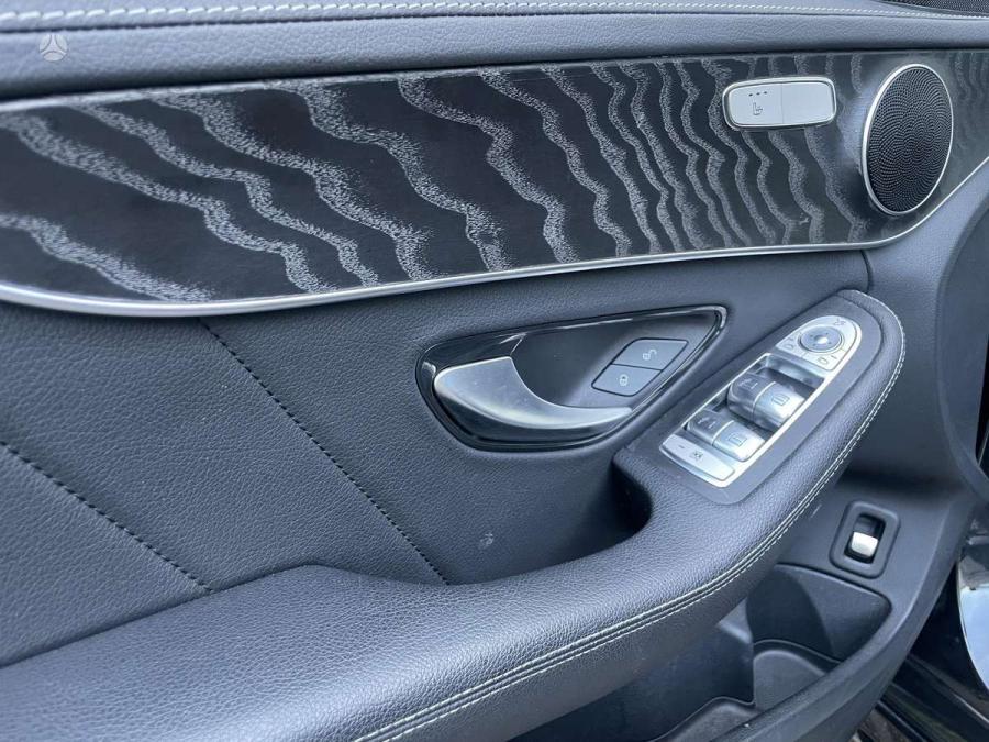 Melns Mercedes-Benz C 300 2020 Šauļi, ar dzinēja tilpumu 2.00 L un nobraukumu 115 tūkst. km par 15800 €, foto 16 vietnē AUTOMOTO.COM.LV