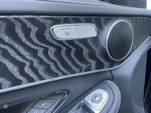 Melns Mercedes-Benz C 300 2020 Šauļi, ar dzinēja tilpumu 2.00 L un nobraukumu 115 tūkst. km par 15800 €, foto 17 vietnē AUTOMOTO.COM.LV