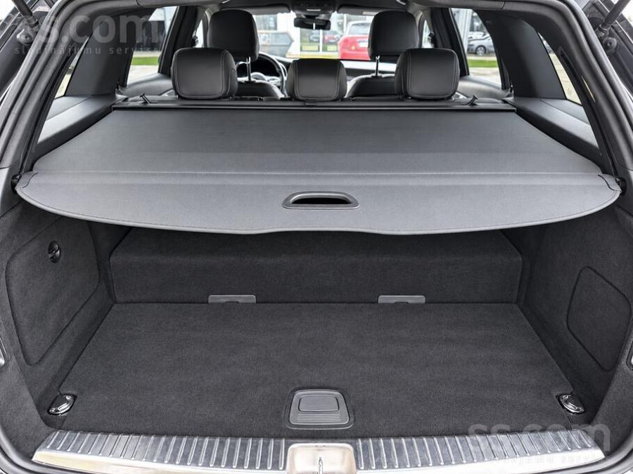 Black Mercedes-Benz C 300 2020 in Riga, with an engine capacity of 2.00 L and mileage of 194 thousand km for 21099 €, photo 11 on AUTOMOTO.COM.LV
