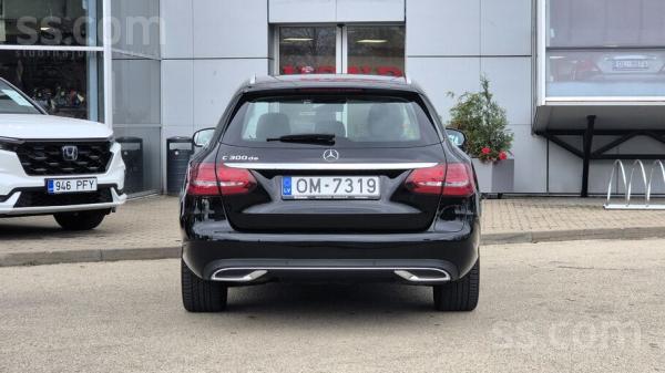 Black Mercedes-Benz C 300 2020 in Riga, with an engine capacity of 2.00 L and mileage of 168 thousand km for 19900 €, photo 10 on AUTOMOTO.COM.LV