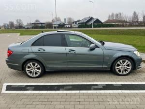 Zils Mercedes-Benz C 300 2011 Rīga, ar dzinēja tilpumu 3.00 L un nobraukumu 217 tūkst. km par 7300 €, foto 1 vietnē AUTOMOTO.COM.LV