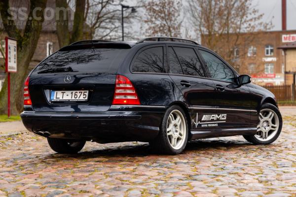 Blue Mercedes-Benz C 300 2003 in Jelgava, with an engine capacity of 3.00 L and mileage of 320 thousand km for 6900 €, photo 4 on AUTOMOTO.COM.LV