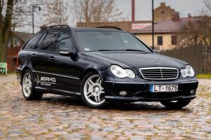 Blue Mercedes-Benz C 300 2003 in Jelgava, with an engine capacity of 3.00 L and mileage of 320 thousand km for 6900 €, photo 3 on AUTOMOTO.COM.LV