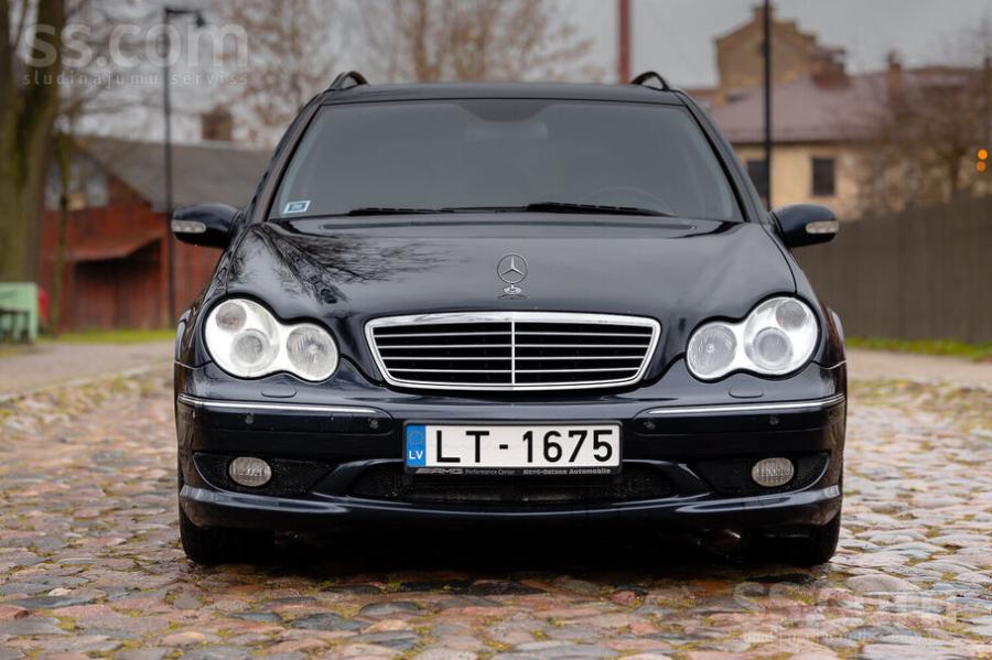 Blue Mercedes-Benz C 300 2003 in Jelgava, with an engine capacity of 3.00 L and mileage of 320 thousand km for 6900 €, photo 4 on AUTOMOTO.COM.LV