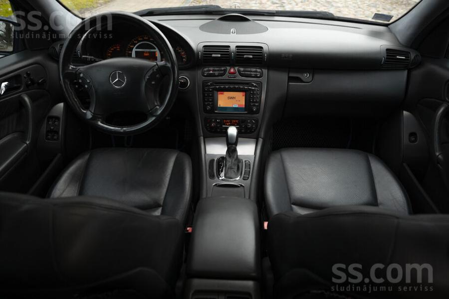 Blue Mercedes-Benz C 300 2003 in Jelgava, with an engine capacity of 3.00 L and mileage of 320 thousand km for 6900 €, photo 8 on AUTOMOTO.COM.LV