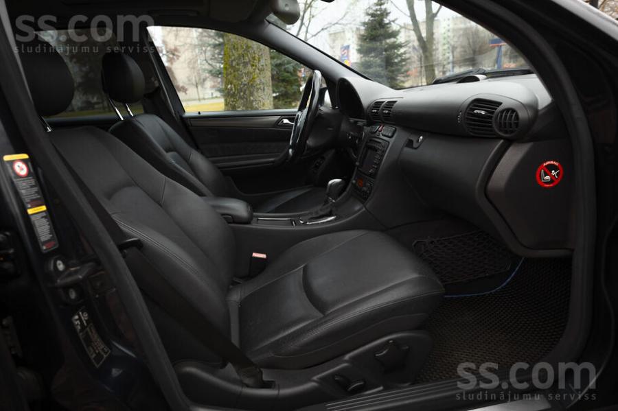 Blue Mercedes-Benz C 300 2003 in Jelgava, with an engine capacity of 3.00 L and mileage of 320 thousand km for 6900 €, photo 10 on AUTOMOTO.COM.LV
