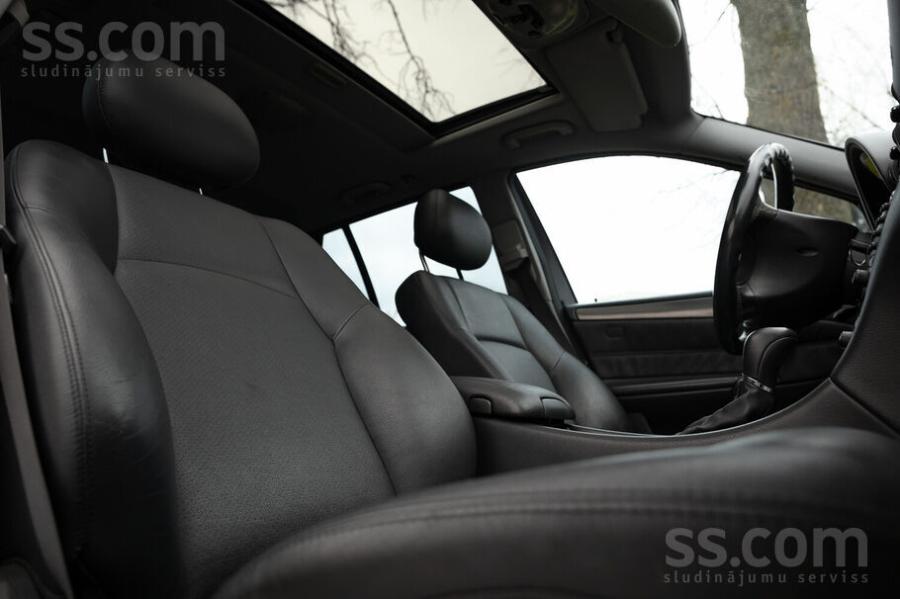 Blue Mercedes-Benz C 300 2003 in Jelgava, with an engine capacity of 3.00 L and mileage of 320 thousand km for 6900 €, photo 12 on AUTOMOTO.COM.LV