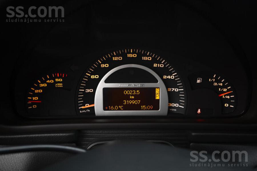 Blue Mercedes-Benz C 300 2003 in Jelgava, with an engine capacity of 3.00 L and mileage of 320 thousand km for 6900 €, photo 16 on AUTOMOTO.COM.LV