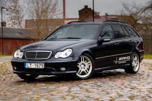 Blue Mercedes-Benz C 300 2003 in Jelgava, with an engine capacity of 3.00 L and mileage of 320 thousand km for 6900 €, photo  on AUTOMOTO.COM.LV