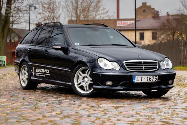 Синий Мерседес Ц 300 2003 в Елгава, объемом двигателя 3.00 л и пробегом 320 тыс. км за 6900 €, фото 2 на AUTOMOTO.COM.LV