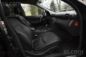 Синий Мерседес Ц 300 2003 в Елгава, объемом двигателя 3.00 л и пробегом 320 тыс. км за 6900 €, фото 10 на AUTOMOTO.COM.LV