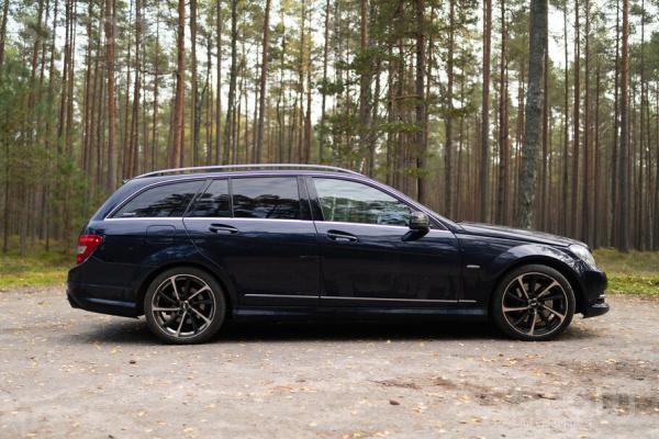 Мерседес Ц 300 2011 в Тукумс на AUTOMOTO.COM.LV Синий Мерседес Ц 300 2011 в Тукумс, объемом двигателя 3.00 л и пробегом 328 тыс. км за 7800 €, фото 1 на AUTOMOTO.COM.LV