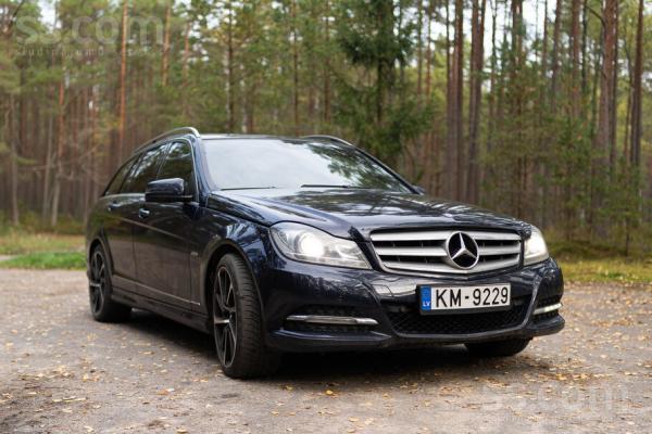 Мерседес Ц 300 2011 в Тукумс на AUTOMOTO.COM.LV Синий Мерседес Ц 300 2011 в Тукумс, объемом двигателя 3.00 л и пробегом 328 тыс. км за 7800 €, фото 3 на AUTOMOTO.COM.LV