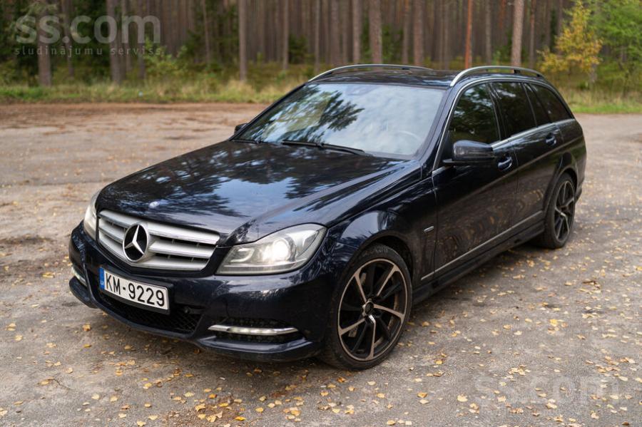Синий Мерседес Ц 300 2011 в Тукумс, объемом двигателя 3.00 л и пробегом 328 тыс. км за 7800 €, фото 4 на AUTOMOTO.COM.LV