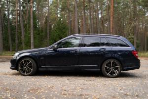 Синий Мерседес Ц 300 2011 в Тукумс, объемом двигателя 3.00 л и пробегом 328 тыс. км за 7800 €, фото 5 на AUTOMOTO.COM.LV