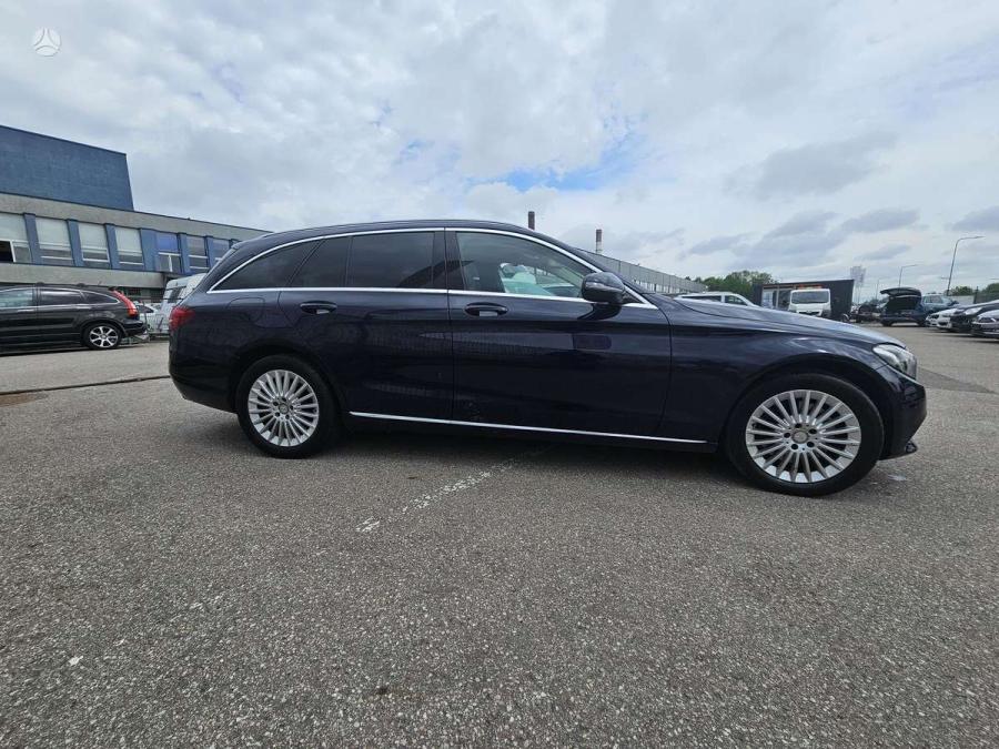 Zils Mercedes-Benz C 300 2016 Kauņa, ar dzinēja tilpumu 2.10 L un nobraukumu 272 tūkst. km par 11999 €, foto 13 vietnē AUTOMOTO.COM.LV