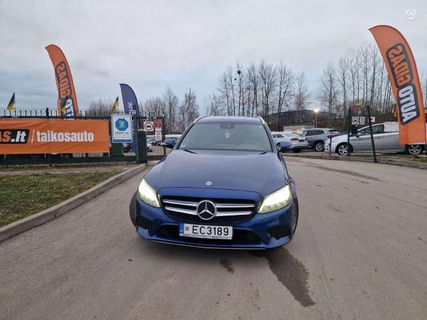 Blue Mercedes-Benz C 300 2020 in Kaunas, with an engine capacity of 1.95 L and mileage of 313 thousand km for 18990 €, photo 2 on AUTOMOTO.COM.LV