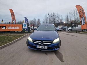 Zils Mercedes-Benz C 300 2020 Kauņa, ar dzinēja tilpumu 1.95 L un nobraukumu 313 tūkst. km par 18990 €, foto 2 vietnē AUTOMOTO.COM.LV