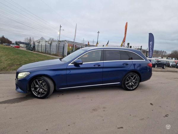 Blue Mercedes-Benz C 300 2020 in Kaunas, with an engine capacity of 1.95 L and mileage of 313 thousand km for 18990 €, photo 4 on AUTOMOTO.COM.LV