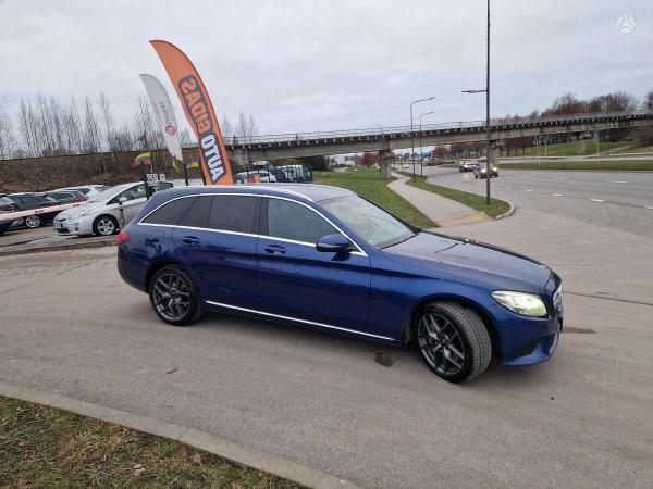 Blue Mercedes-Benz C 300 2020 in Kaunas, with an engine capacity of 1.95 L and mileage of 313 thousand km for 18990 €, photo 5 on AUTOMOTO.COM.LV