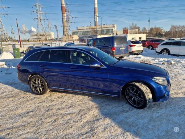 Blue Mercedes-Benz C 300 2020 in Kaunas, with an engine capacity of 1.95 L and mileage of 313 thousand km for 18750 €, photo 4 on AUTOMOTO.COM.LV