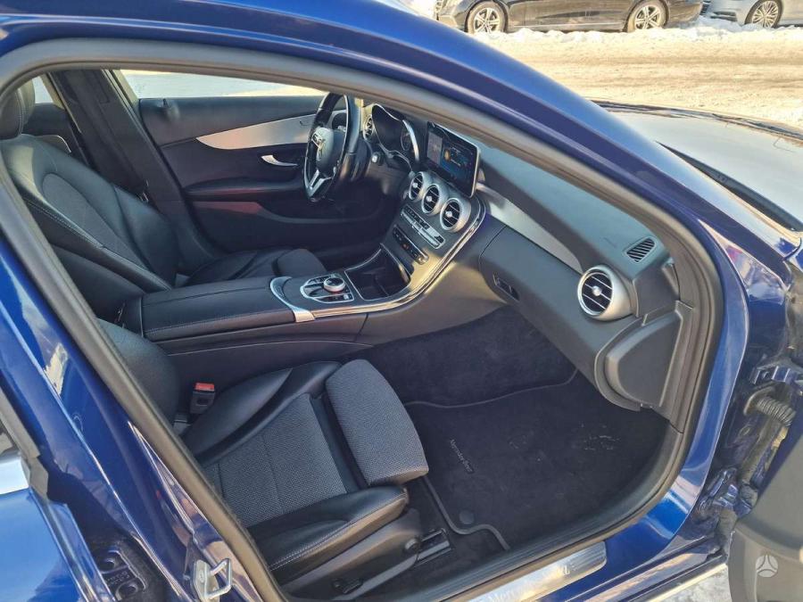 Blue Mercedes-Benz C 300 2020 in Kaunas, with an engine capacity of 1.95 L and mileage of 313 thousand km for 18750 €, photo 20 on AUTOMOTO.COM.LV
