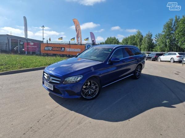 Синий Мерседес Ц 300 2020 в Каунас, объемом двигателя 2.00 л и пробегом 313 тыс. км за 14990 €, фото 1 на AUTOMOTO.COM.LV