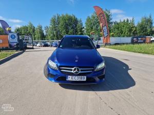 Синий Мерседес Ц 300 2020 в Каунас, объемом двигателя 2.00 л и пробегом 313 тыс. км за 14990 €, фото 3 на AUTOMOTO.COM.LV