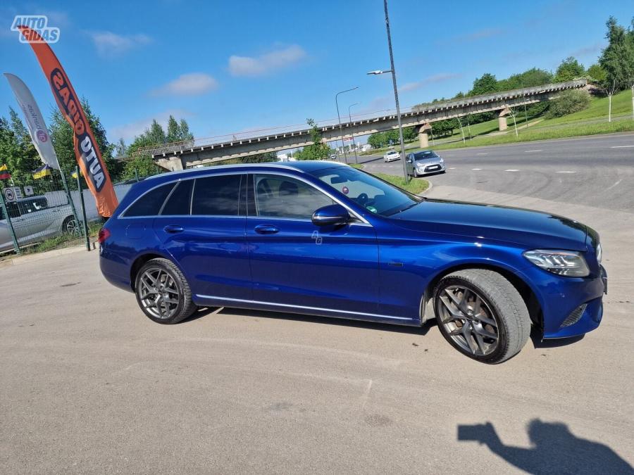Синий Мерседес Ц 300 2020 в Каунас, объемом двигателя 2.00 л и пробегом 313 тыс. км за 14990 €, фото 6 на AUTOMOTO.COM.LV
