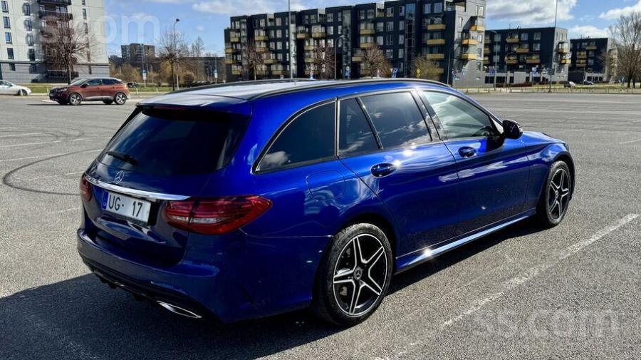 Blue Mercedes-Benz C 300 2020 in Riga, with an engine capacity of 2.00 L and mileage of 111 thousand km for 25400 €, photo 4 on AUTOMOTO.COM.LV