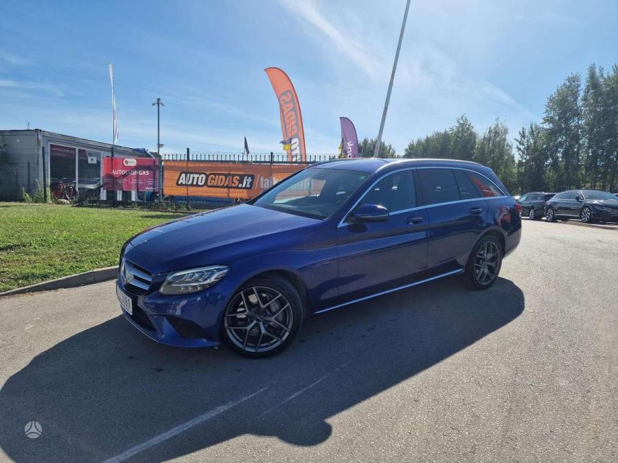 Blue Mercedes-Benz C 300 2020 in Kaunas, with an engine capacity of 1.95 L and mileage of 319 thousand km for 12990 €, photo 1 on AUTOMOTO.COM.LV
