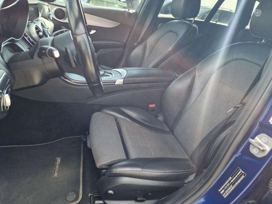 Blue Mercedes-Benz C 300 2020 in Kaunas, with an engine capacity of 1.95 L and mileage of 319 thousand km for 12990 €, photo 15 on AUTOMOTO.COM.LV