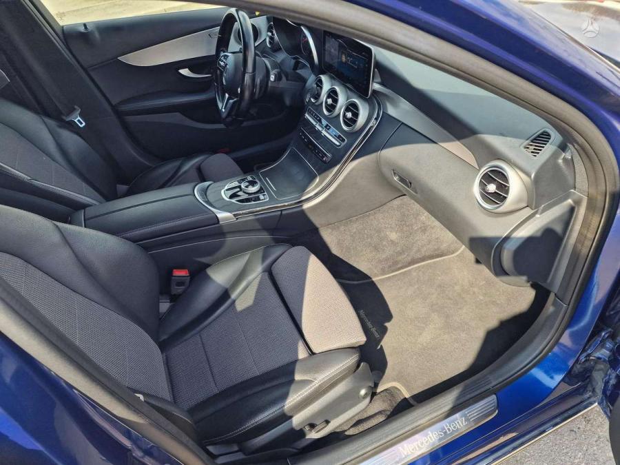 Blue Mercedes-Benz C 300 2020 in Kaunas, with an engine capacity of 1.95 L and mileage of 319 thousand km for 12990 €, photo 29 on AUTOMOTO.COM.LV