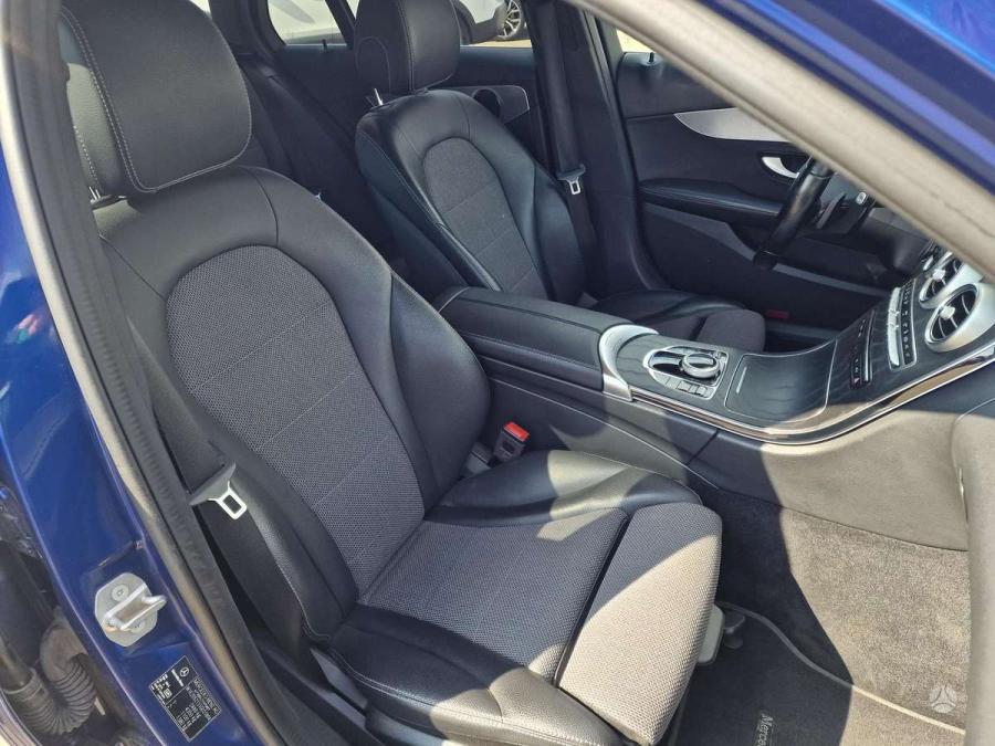 Blue Mercedes-Benz C 300 2020 in Kaunas, with an engine capacity of 1.95 L and mileage of 319 thousand km for 12990 €, photo 30 on AUTOMOTO.COM.LV