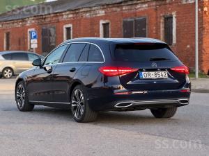 Синий Мерседес Ц 300 2022 в Лиепая, объемом двигателя 2.00 л и пробегом 200 тыс. км за 26800 €, фото 3 на AUTOMOTO.COM.LV