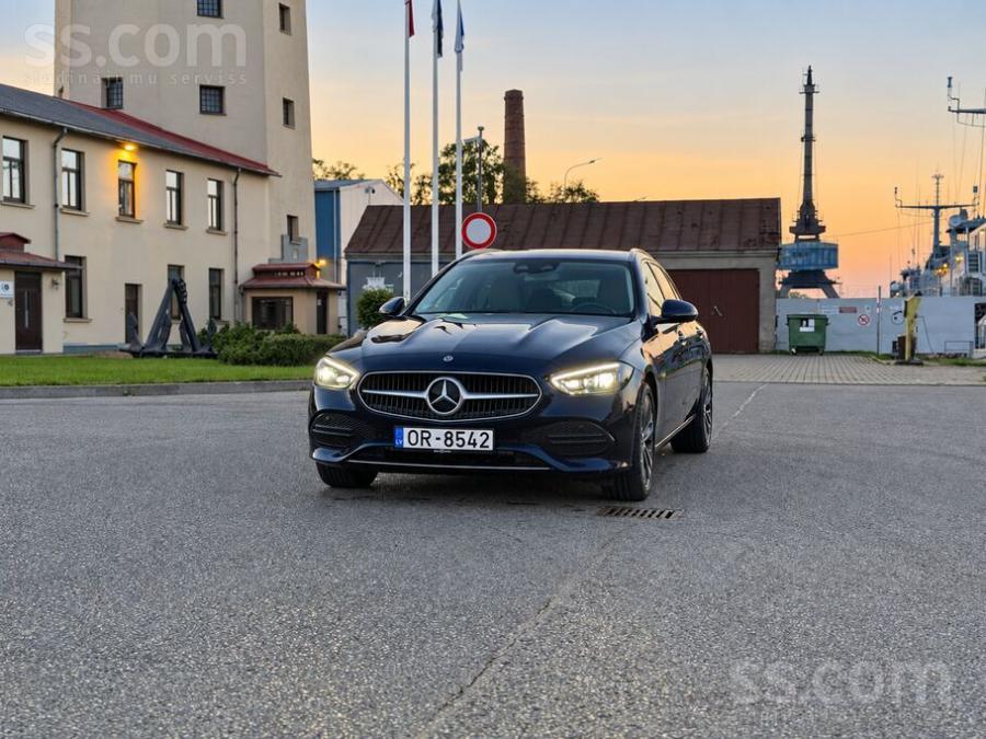 Синий Мерседес Ц 300 2022 в Лиепая, объемом двигателя 2.00 л и пробегом 200 тыс. км за 26800 €, фото 5 на AUTOMOTO.COM.LV