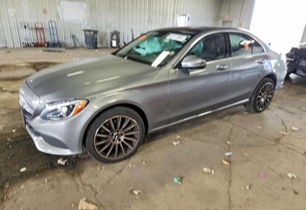 Brown Mercedes-Benz C 300 2016 in Kaunas, with an engine capacity of 1.99 L and mileage of 160 thousand km for 6500 €, photo 1 on AUTOMOTO.COM.LV