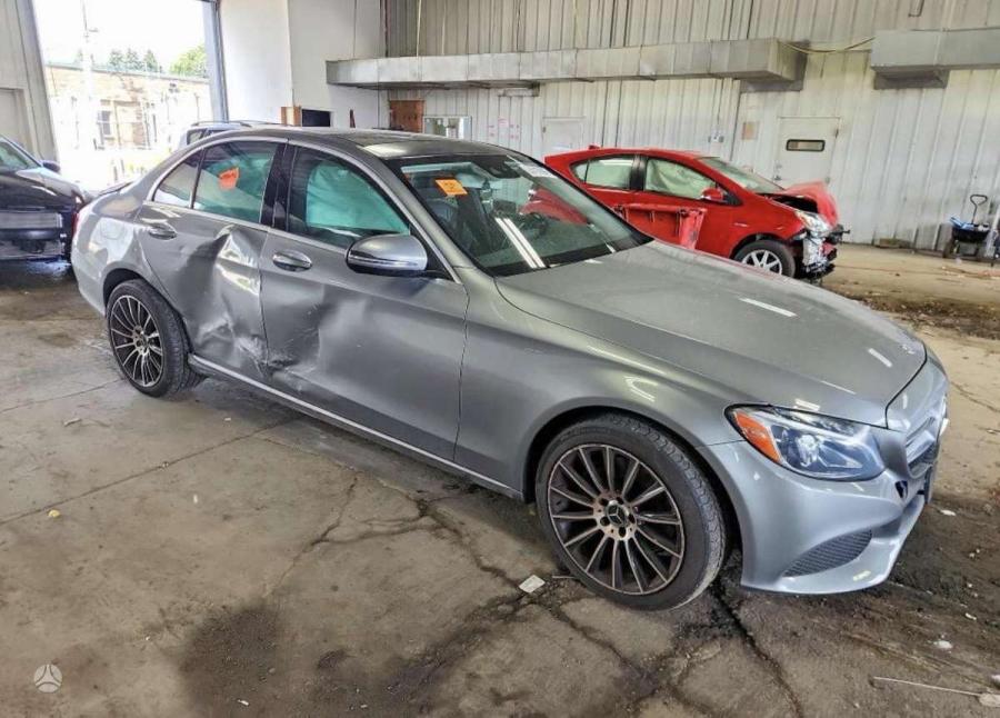 Brūns Mercedes-Benz C 300 2016 Kauņa, ar dzinēja tilpumu 1.99 L un nobraukumu 160 tūkst. km par 6500 €, foto 3 vietnē AUTOMOTO.COM.LV