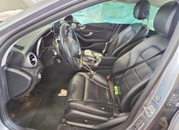 Brown Mercedes-Benz C 300 2016 in Kaunas, with an engine capacity of 1.99 L and mileage of 160 thousand km for 6500 €, photo 7 on AUTOMOTO.COM.LV