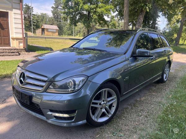 Зеленый Мерседес Ц 300 2011 в Утена, объемом двигателя 2.99 л и пробегом 250 тыс. км за 6999 €, фото 1 на AUTOMOTO.COM.LV