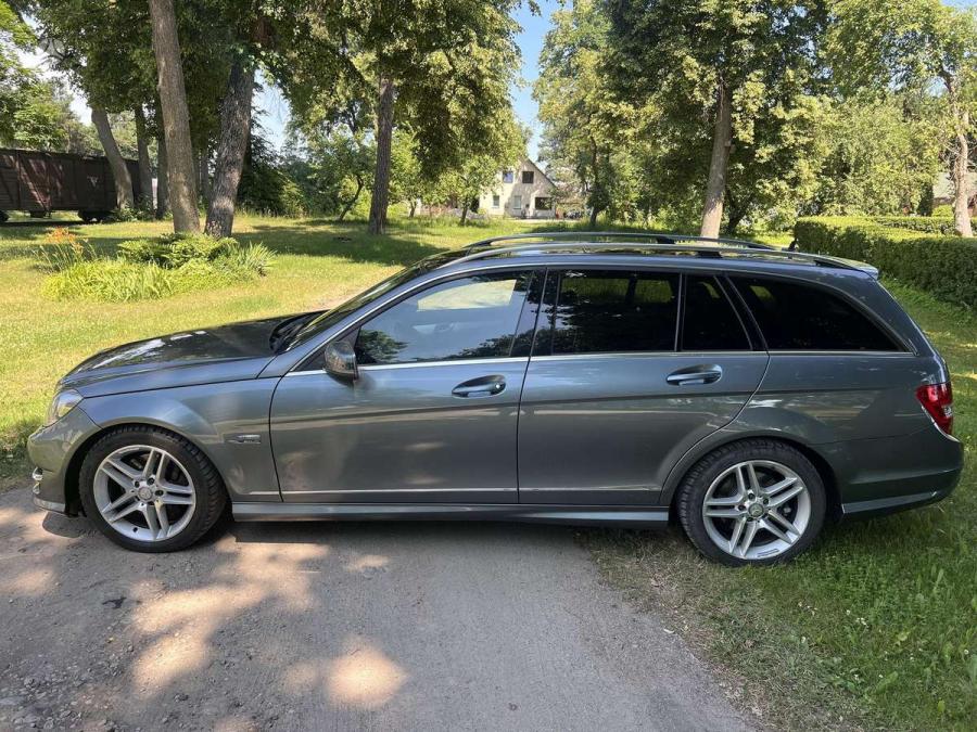 Green Mercedes-Benz C 300 2011 in Utena, with an engine capacity of 2.99 L and mileage of 250 thousand km for 6999 €, photo 4 on AUTOMOTO.COM.LV