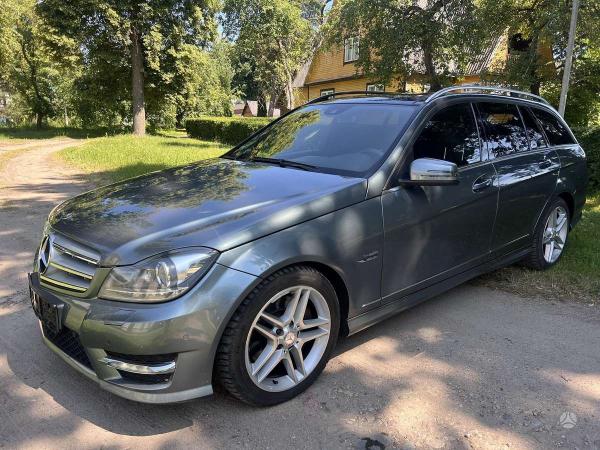 Зеленый Мерседес Ц 300 2011 в Утена, объемом двигателя 2.99 л и пробегом 250 тыс. км за 6999 €, фото 7 на AUTOMOTO.COM.LV